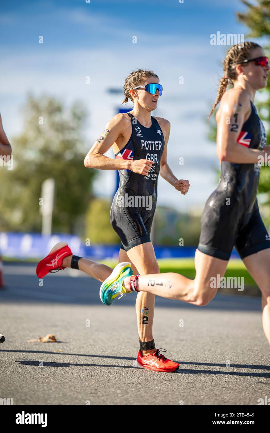 Beth Potter running in Pontevedra in the 2023 World Triathlon ...