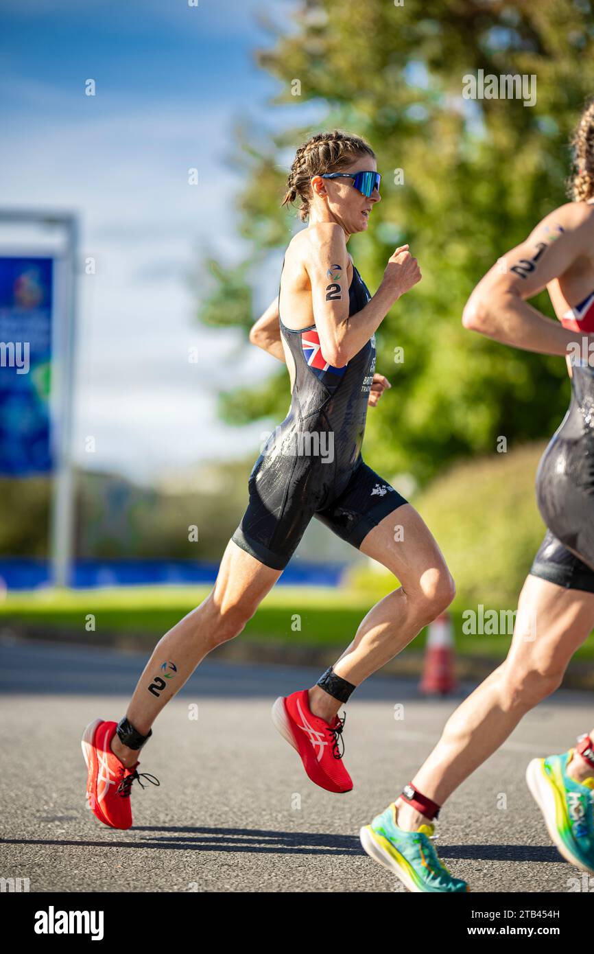 Beth Potter running in Pontevedra in the 2023 World Triathlon ...