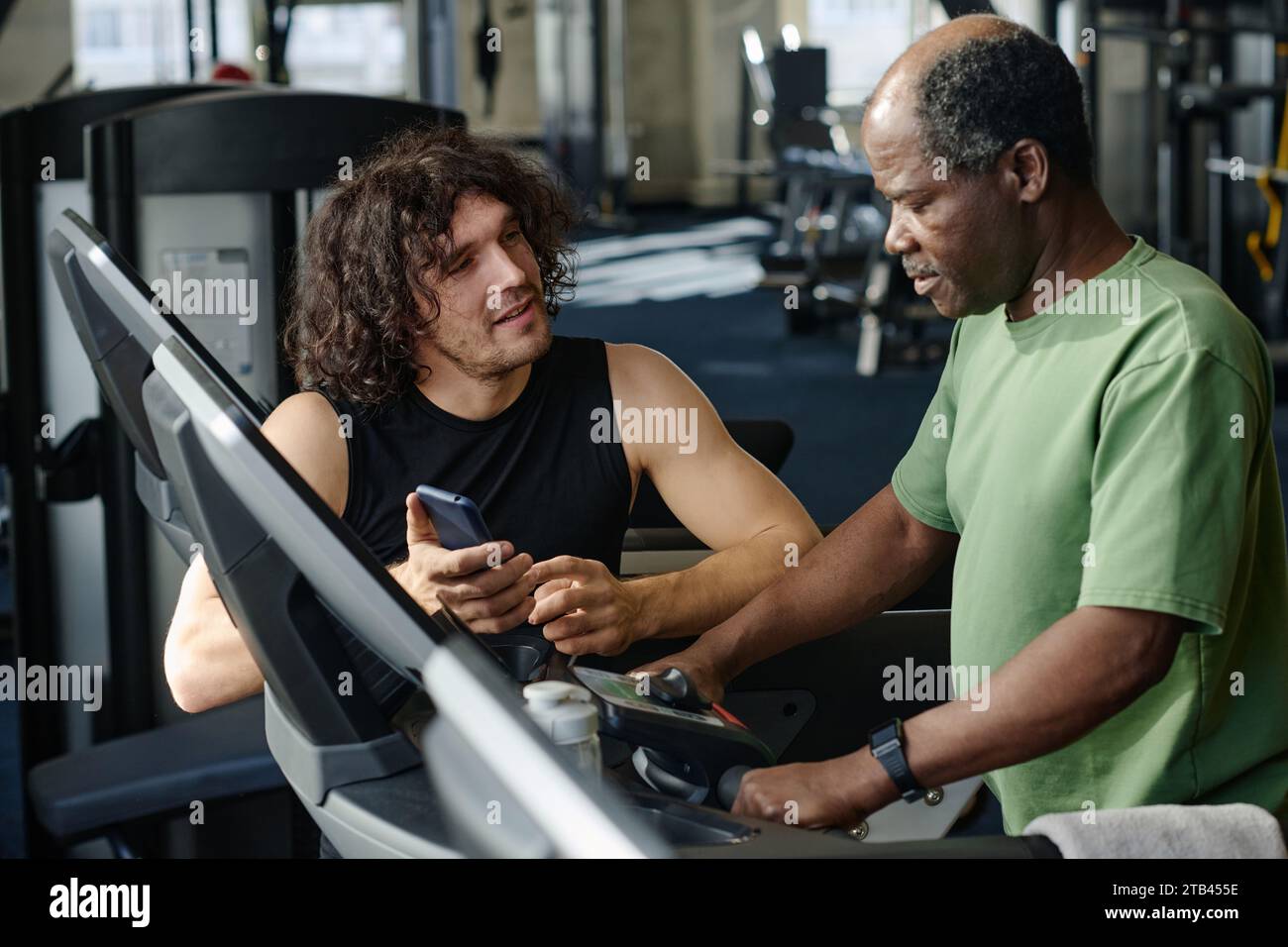 Elderly gym goer hi-res stock photography and images - Alamy