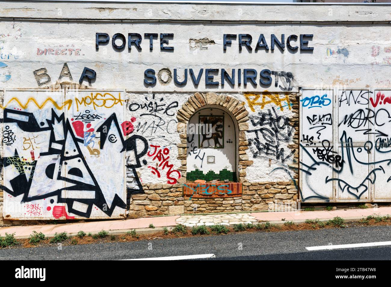 Pyrenees word hi-res stock photography and images - Alamy