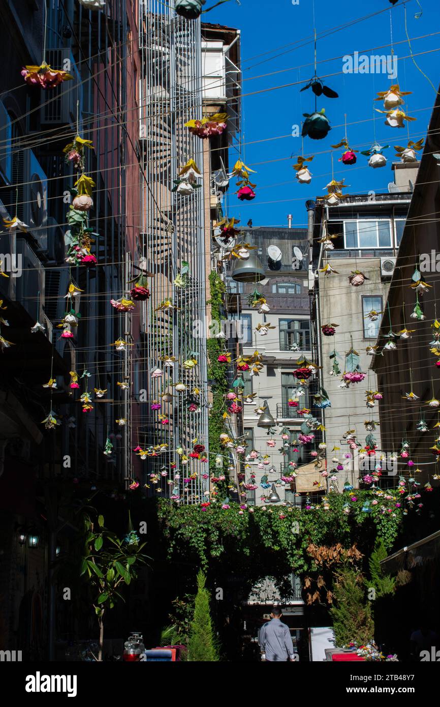 Street art decoration hi-res stock photography and images - Alamy