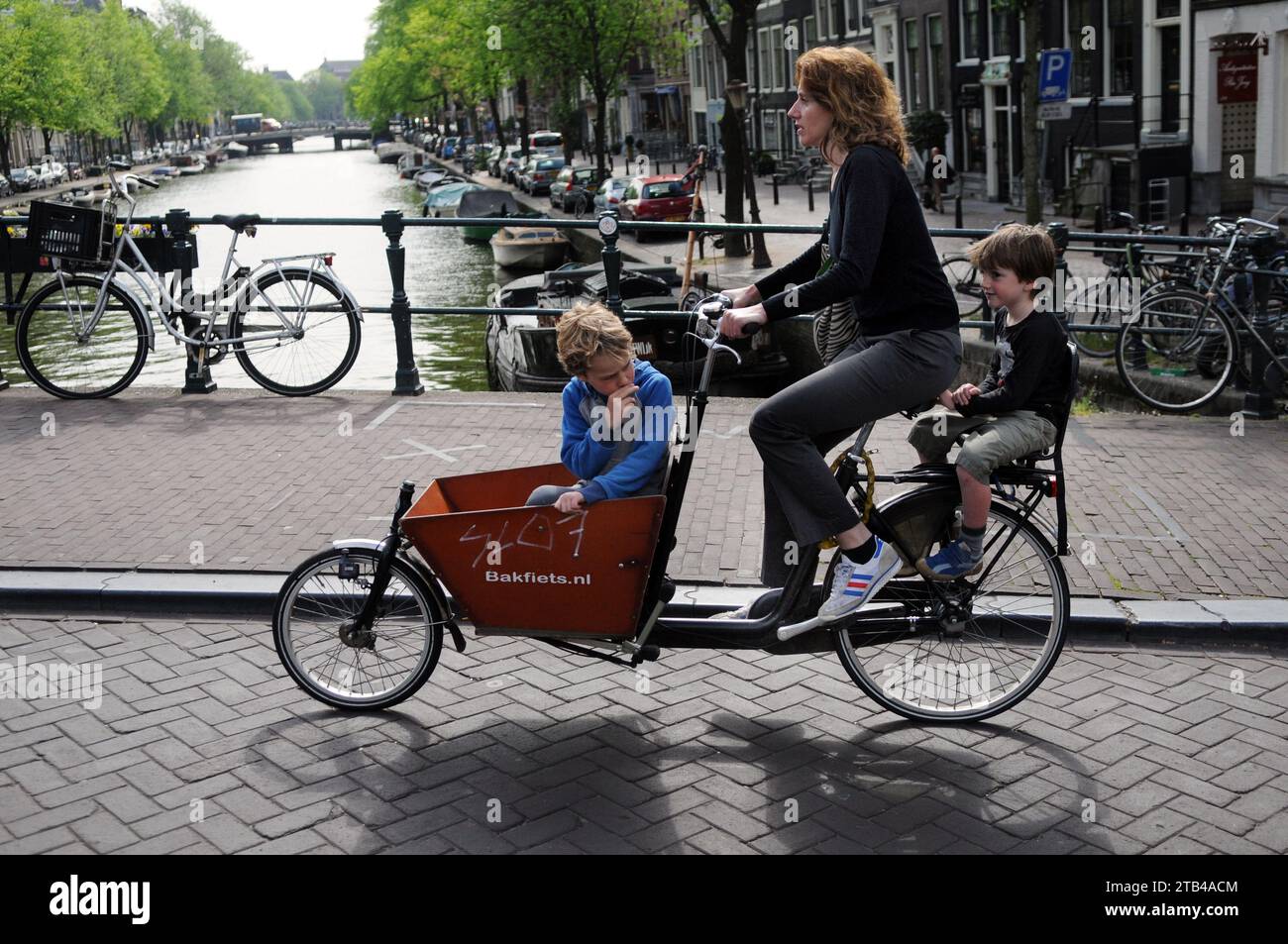 Family tourist in amsterdam hi-res stock photography and images - Alamy