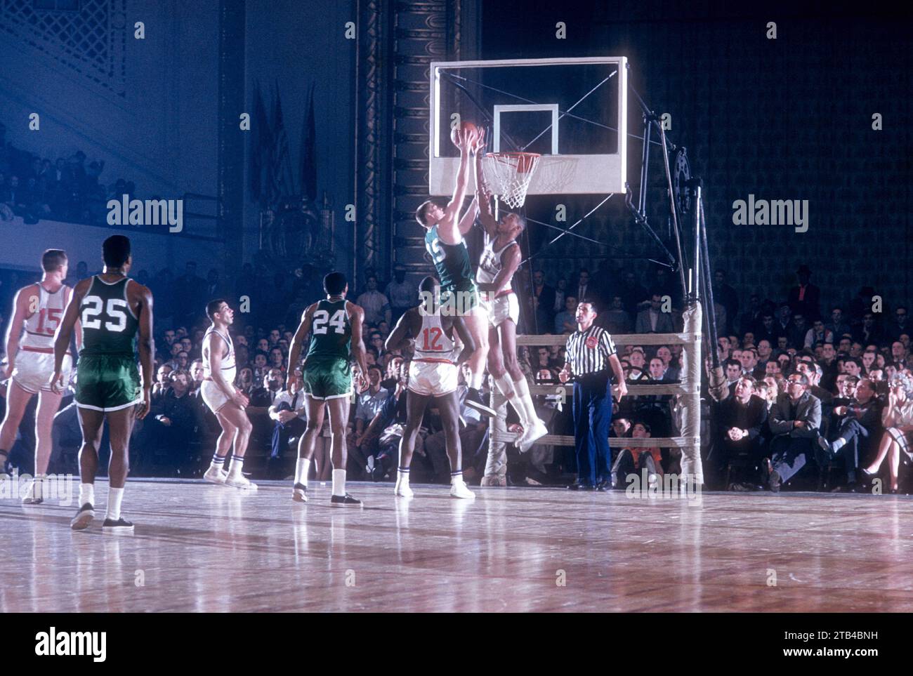 PHILADELPHIA, PA - DECEMBER 12: Wilt Chamberlain #13 of the ...