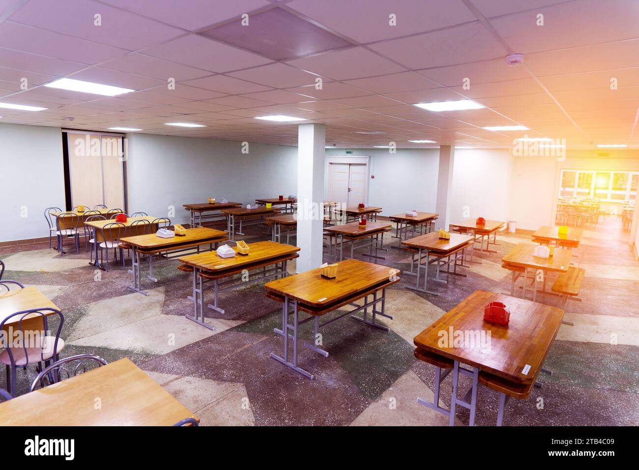 High school lunch room cafeteria hi-res stock photography and images ...