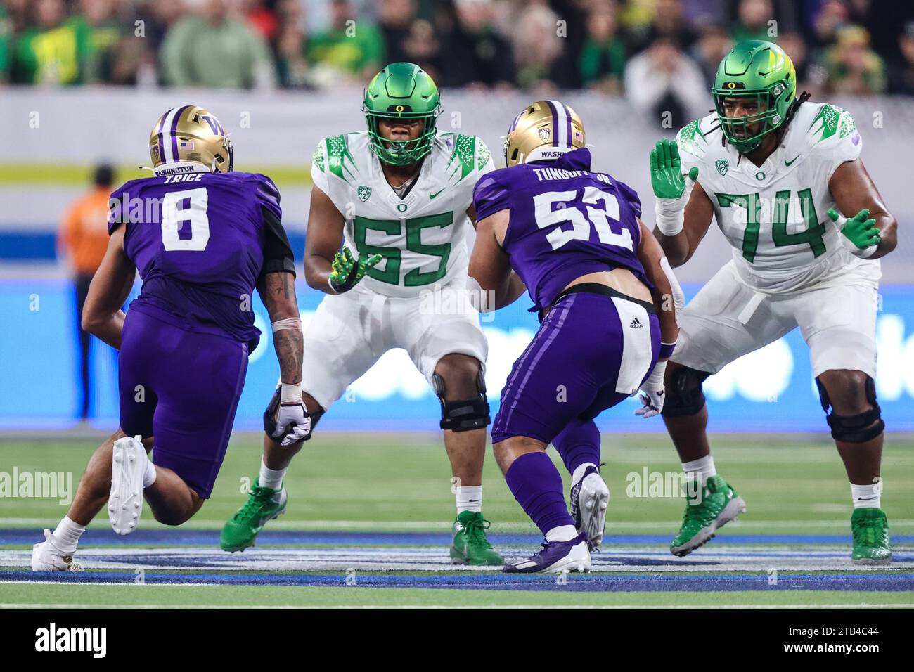 Las Vegas, NV, USA. 01st Dec, 2023. Oregon Ducks offensive lineman ...