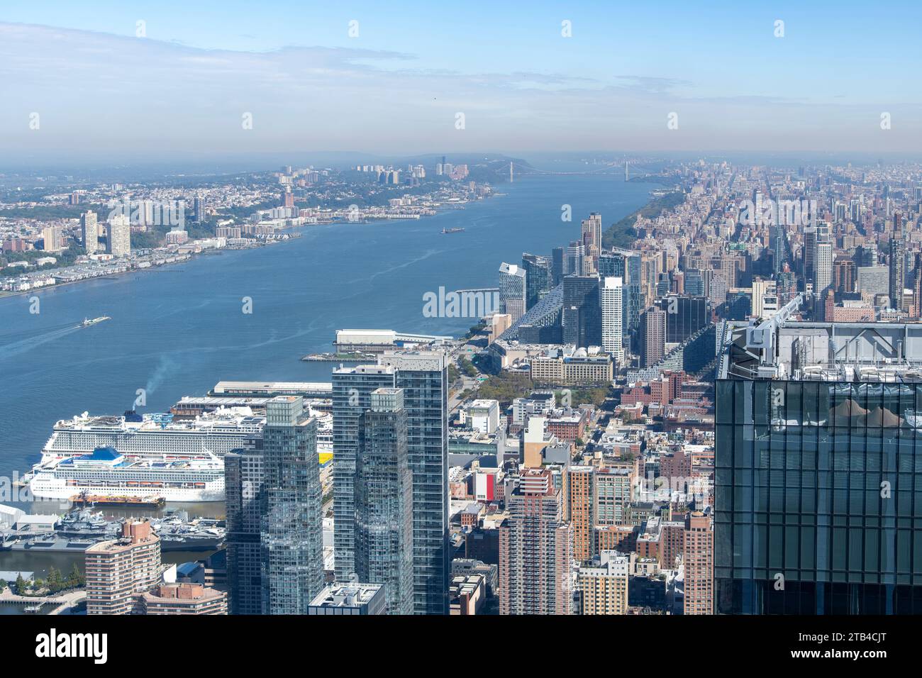 Panoramic view over Hudson River in northerly direction with skyline of ...
