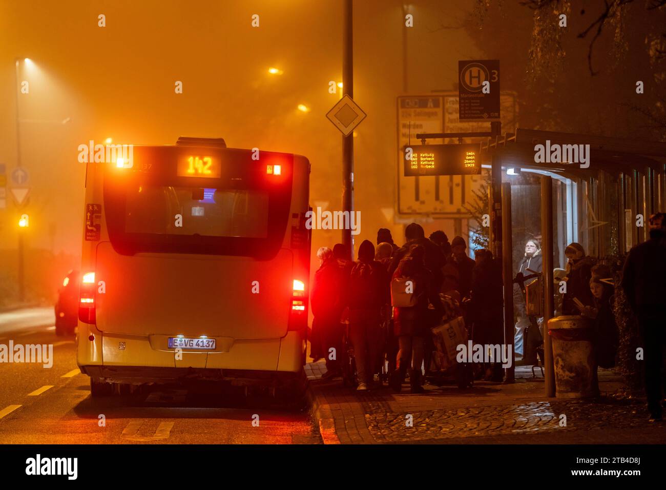 Buses in fog hi-res stock photography and images - Alamy