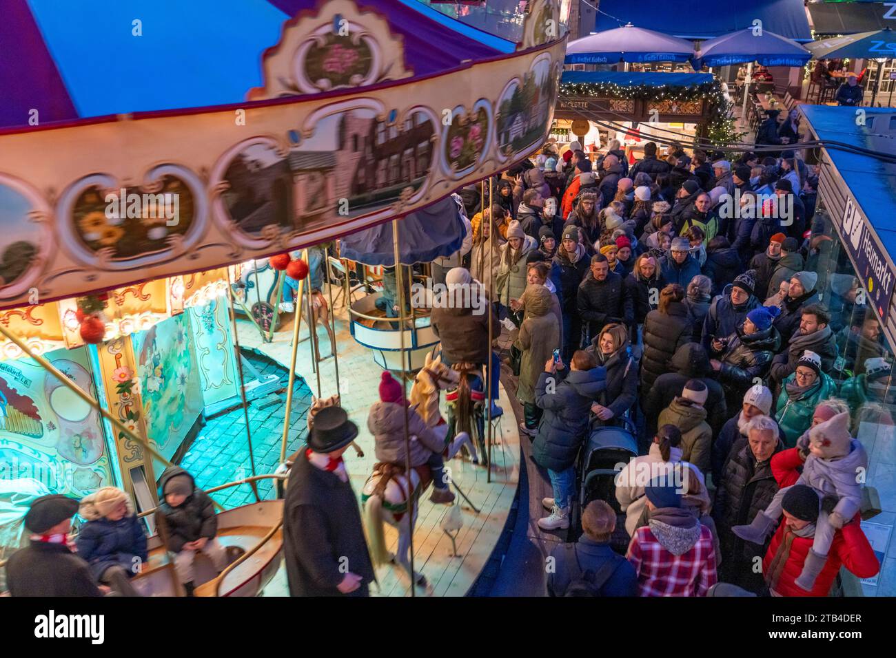 Historic horse-drawn carousel at the Christmas market on the Heumarkt ...