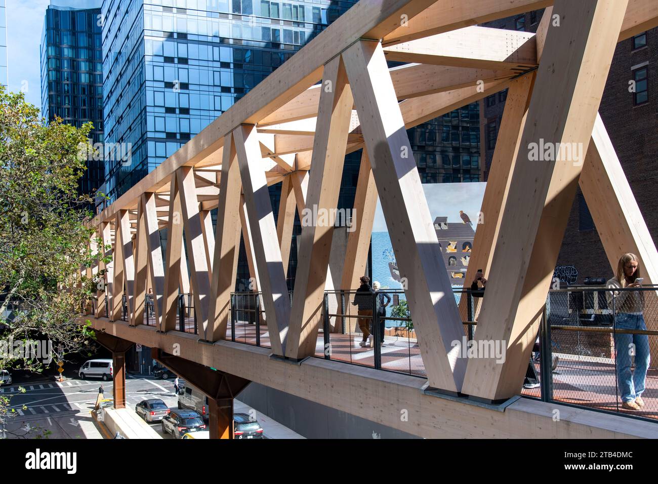 The high line moynihan train hall connector hi-res stock photography ...