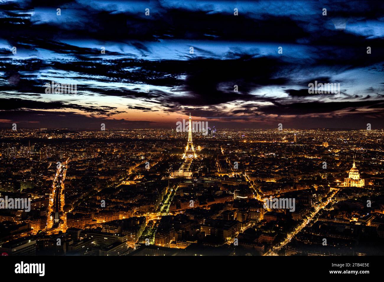 Paris urban nightscape hi-res stock photography and images - Alamy