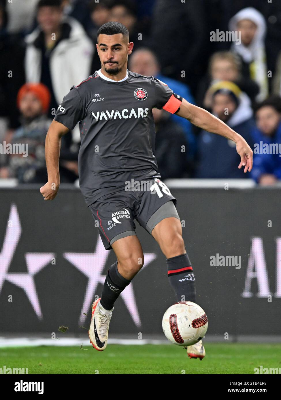 ISTANBUL - Munir Mercan of Vavacars Fatih Karagumguk during the Turkish Superlig match between ...
