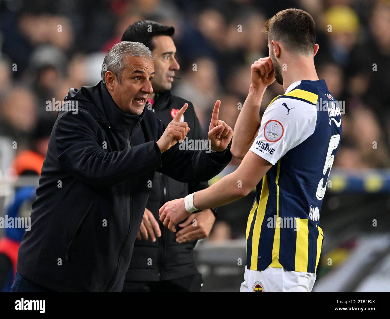 ISTANBUL - (l-r) Fenerbahce SK trainer coach Ismail Kartal, Ismail ...