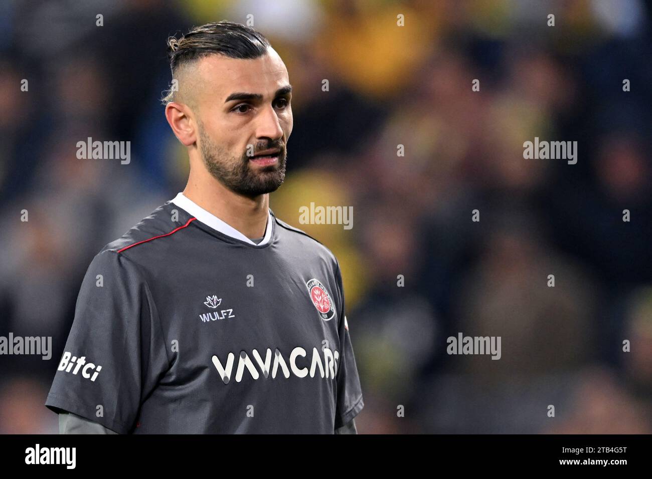 ISTANBUL - Serdar Dursun of Vavacars Fatih Karagumruk during the ...