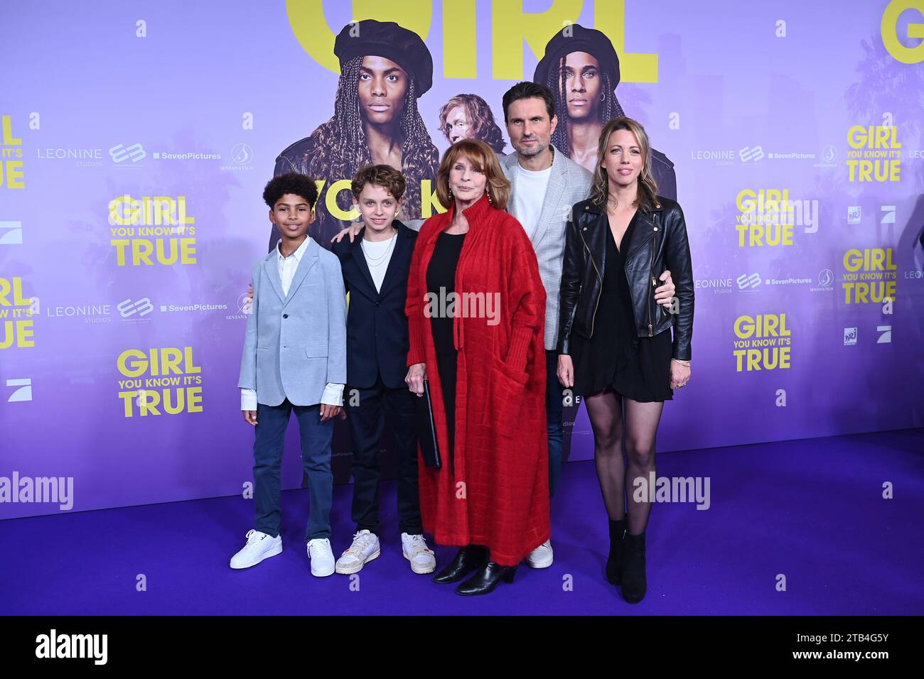 Know it all nina hi-res stock photography and images - Alamy