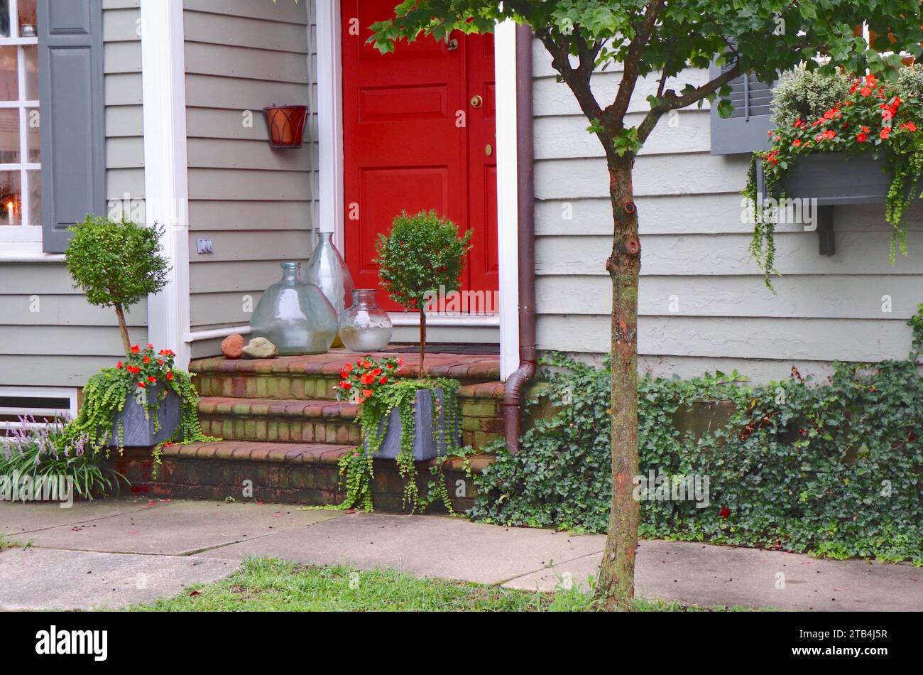Unique entrance door design hi-res stock photography and images - Alamy