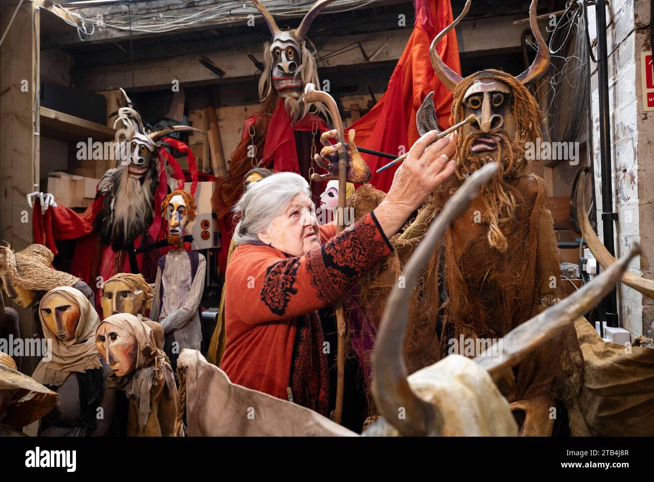 Renowned puppetry artist Lyndie Wright opens her workshop showcasing ...
