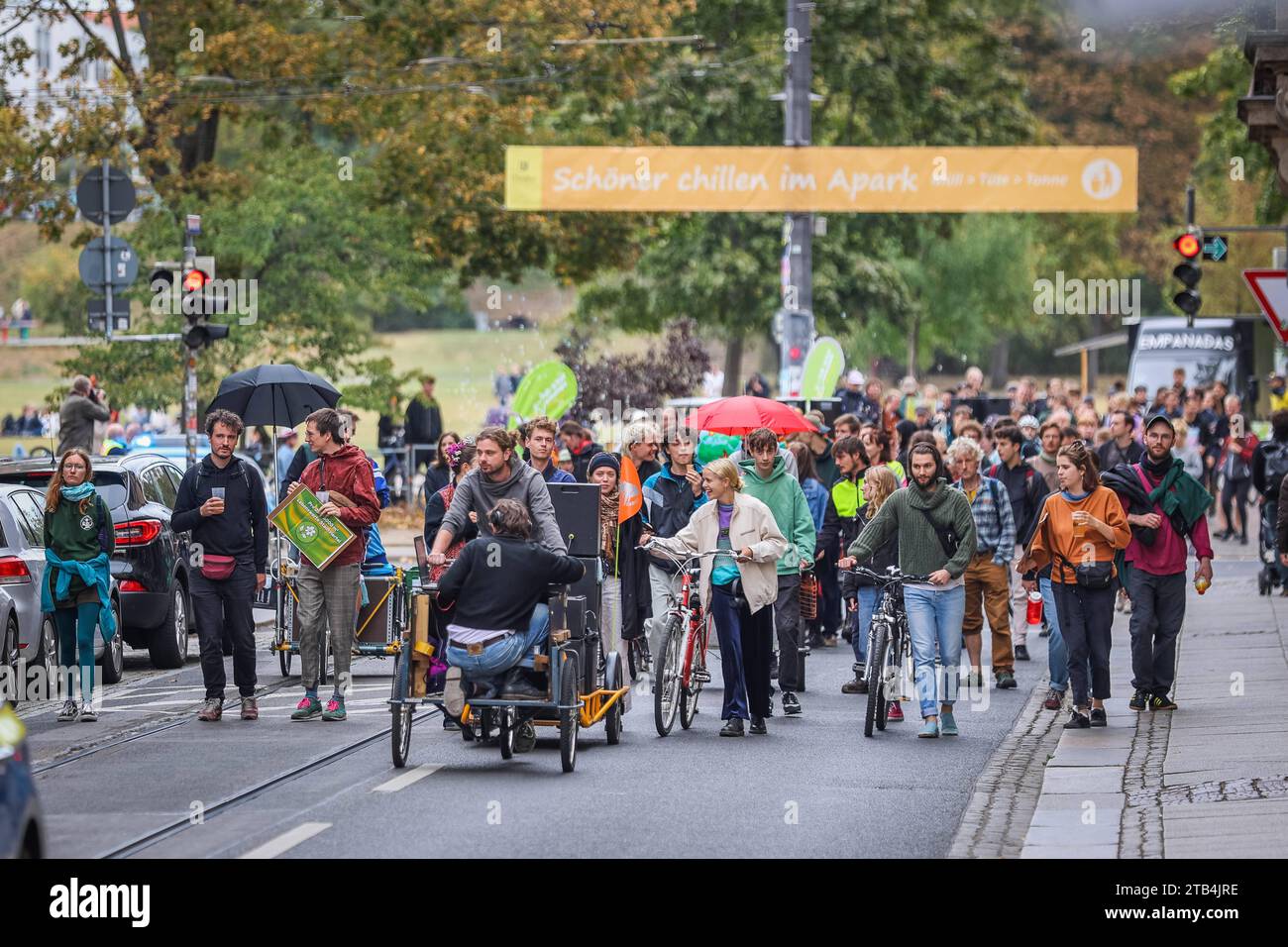 Fuß-und Rad-Rave auf der Görlitzer Straße., Honorarfrei für Produkte ...