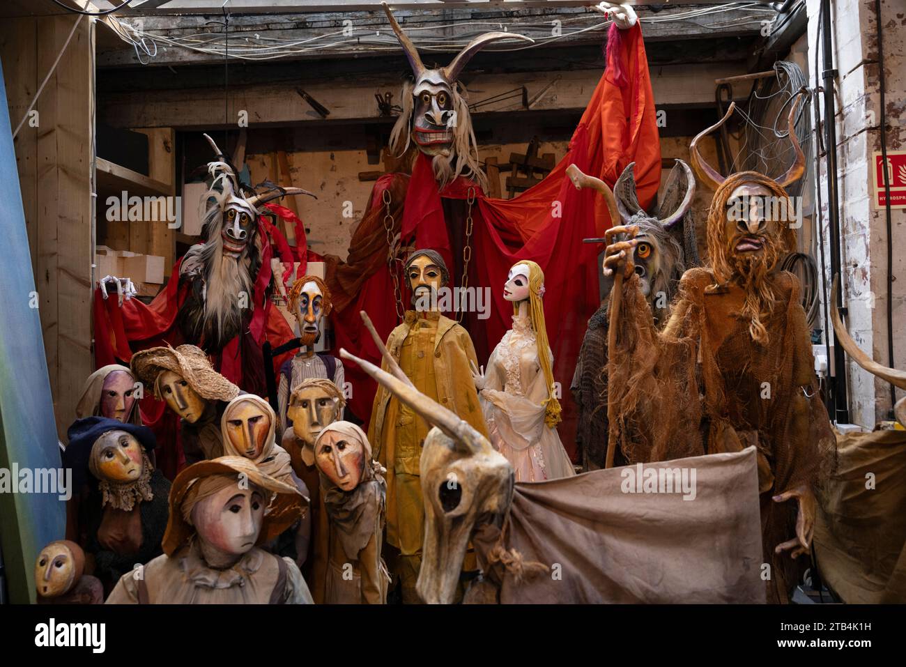 Renowned puppetry artist Lyndie Wright opens her workshop showcasing ...