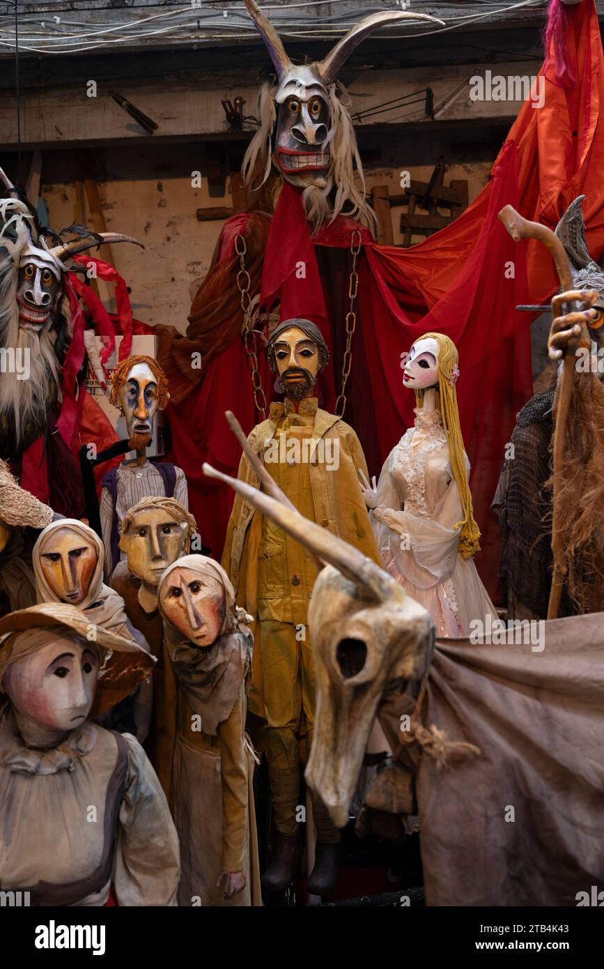 Renowned puppetry artist Lyndie Wright opens her workshop showcasing ...