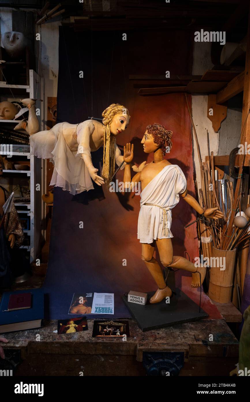 Renowned puppetry artist Lyndie Wright opens her workshop showcasing ...