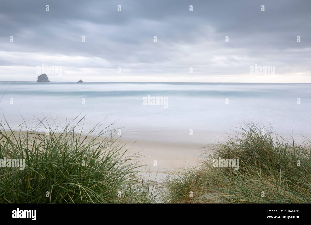 Stormy beachscape hi-res stock photography and images - Alamy