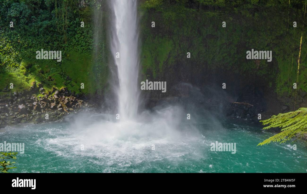 Swimming, waterfall, costa rica hi-res stock photography and images - Alamy