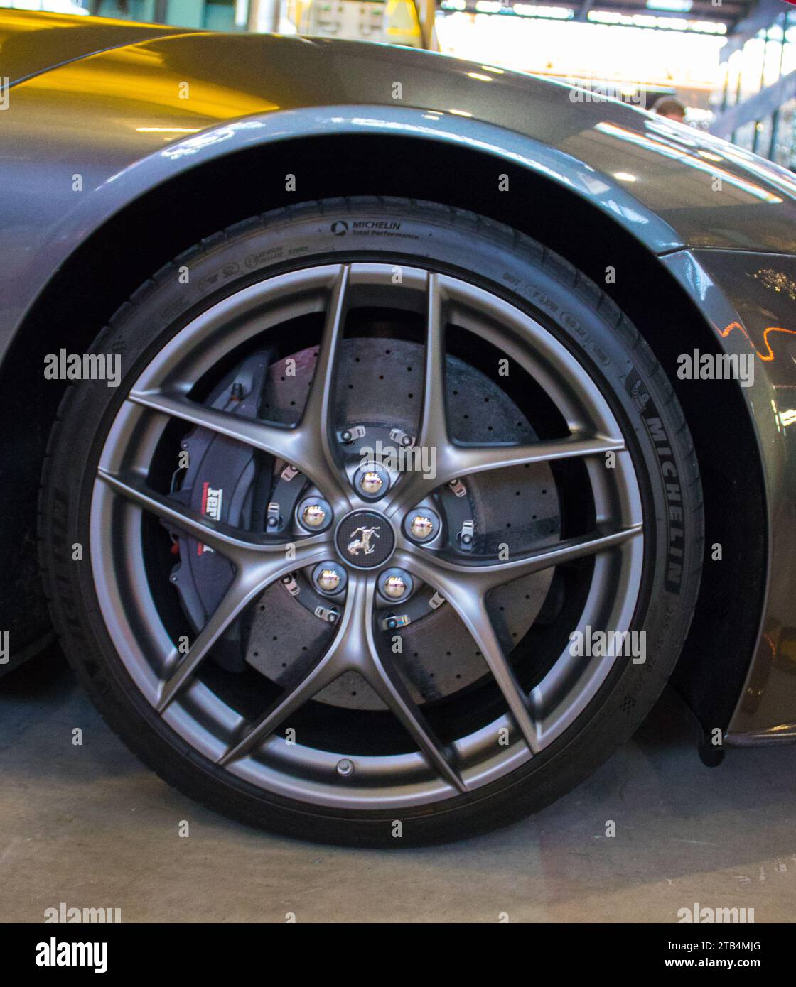 Images wheels hi-res stock photography and images - Alamy