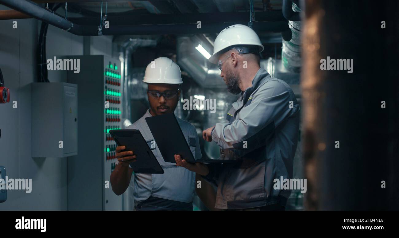 Diverse team factory plant hi-res stock photography and images - Alamy