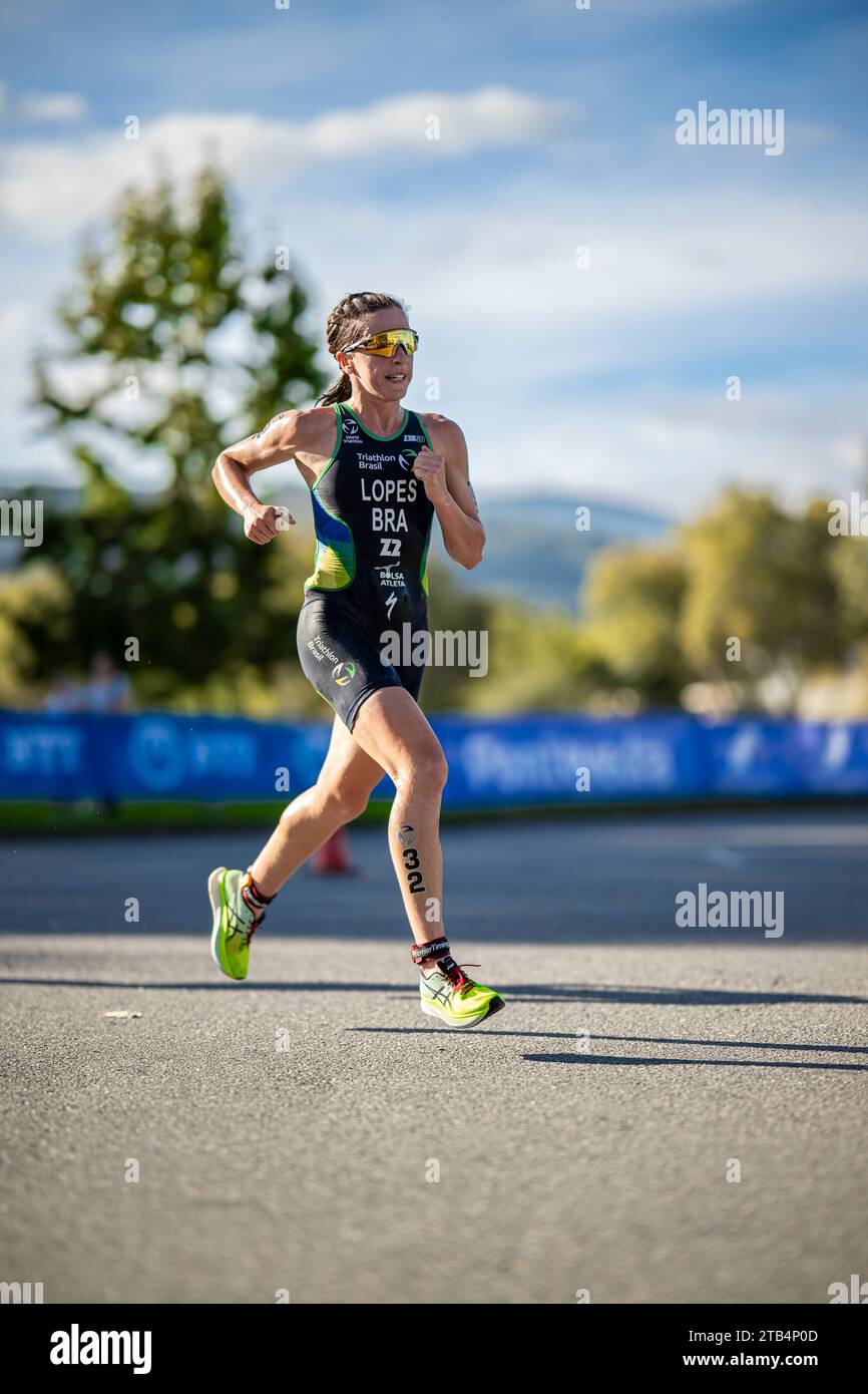 Vittoria Lopes running in Pontevedra in the 2023 World Triathlon ...