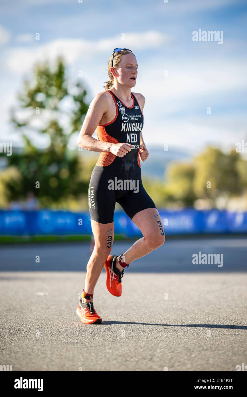 Maya Kingma running in Pontevedra in the 2023 World Triathlon ...