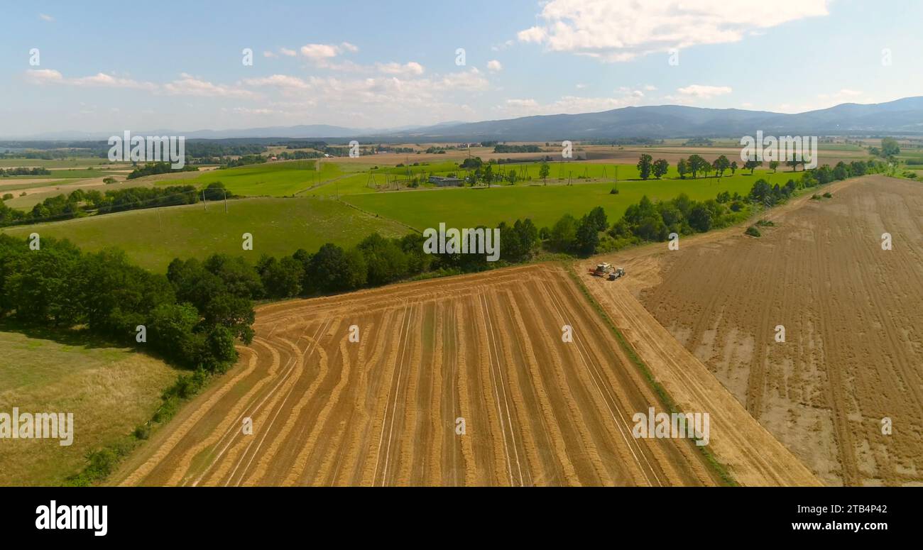 Combine harvester blades threshing wheat hi-res stock photography and ...