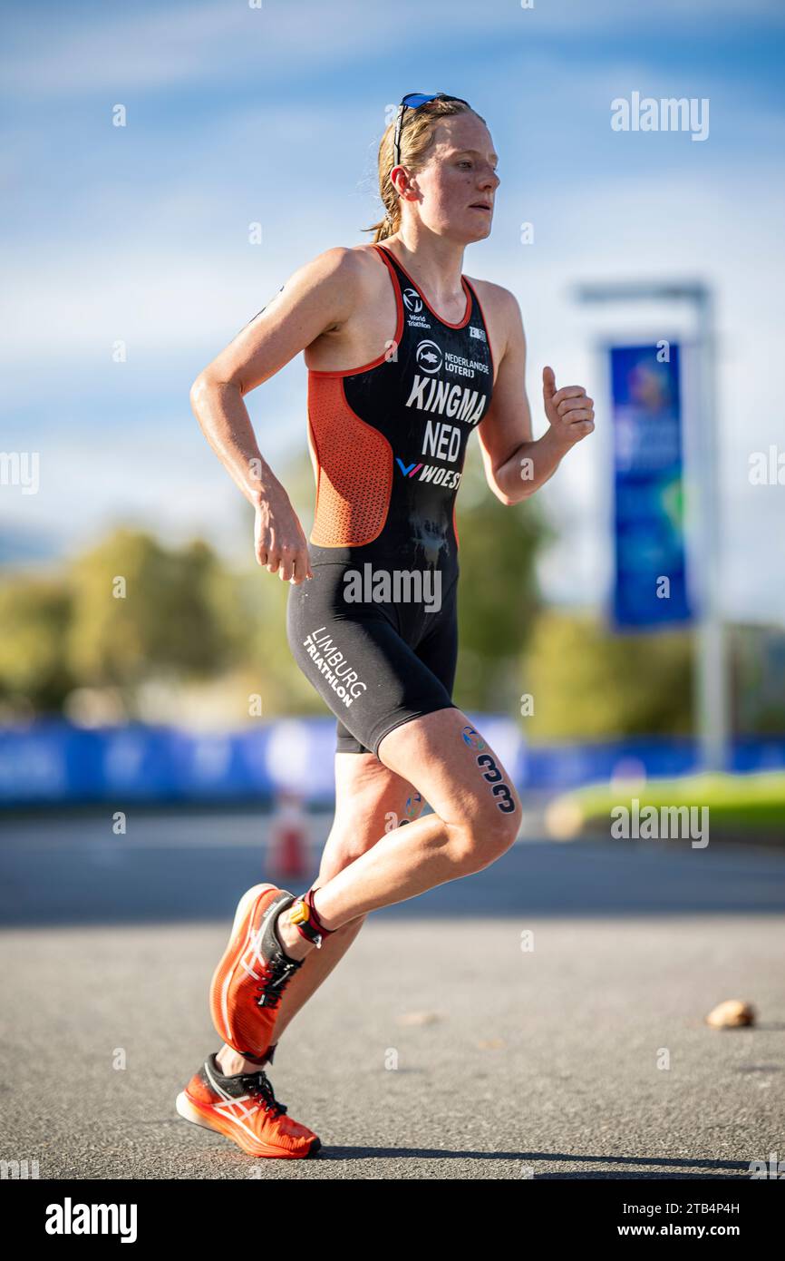 Maya Kingma running in Pontevedra in the 2023 World Triathlon ...