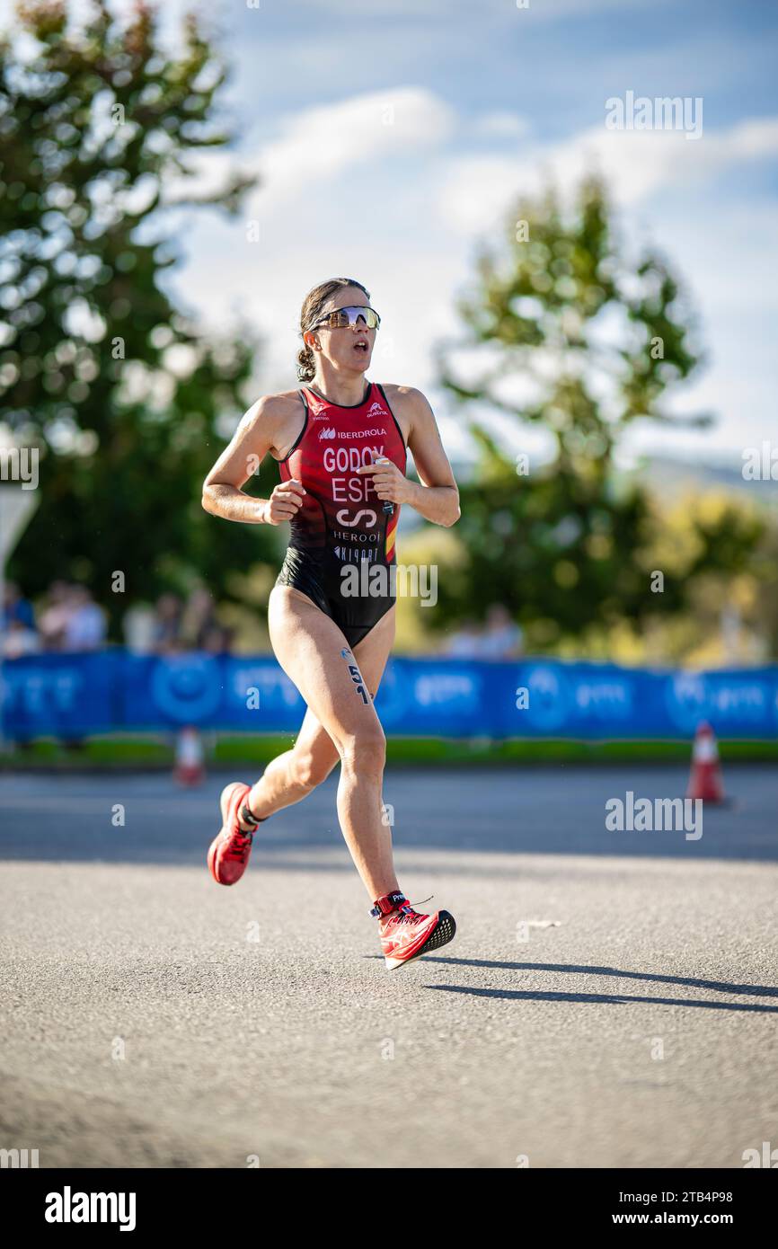 Anna Godoy Contreras running in Pontevedra in the 2023 World Triathlon ...