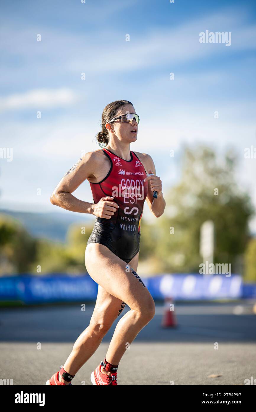 Anna Godoy Contreras running in Pontevedra in the 2023 World Triathlon ...