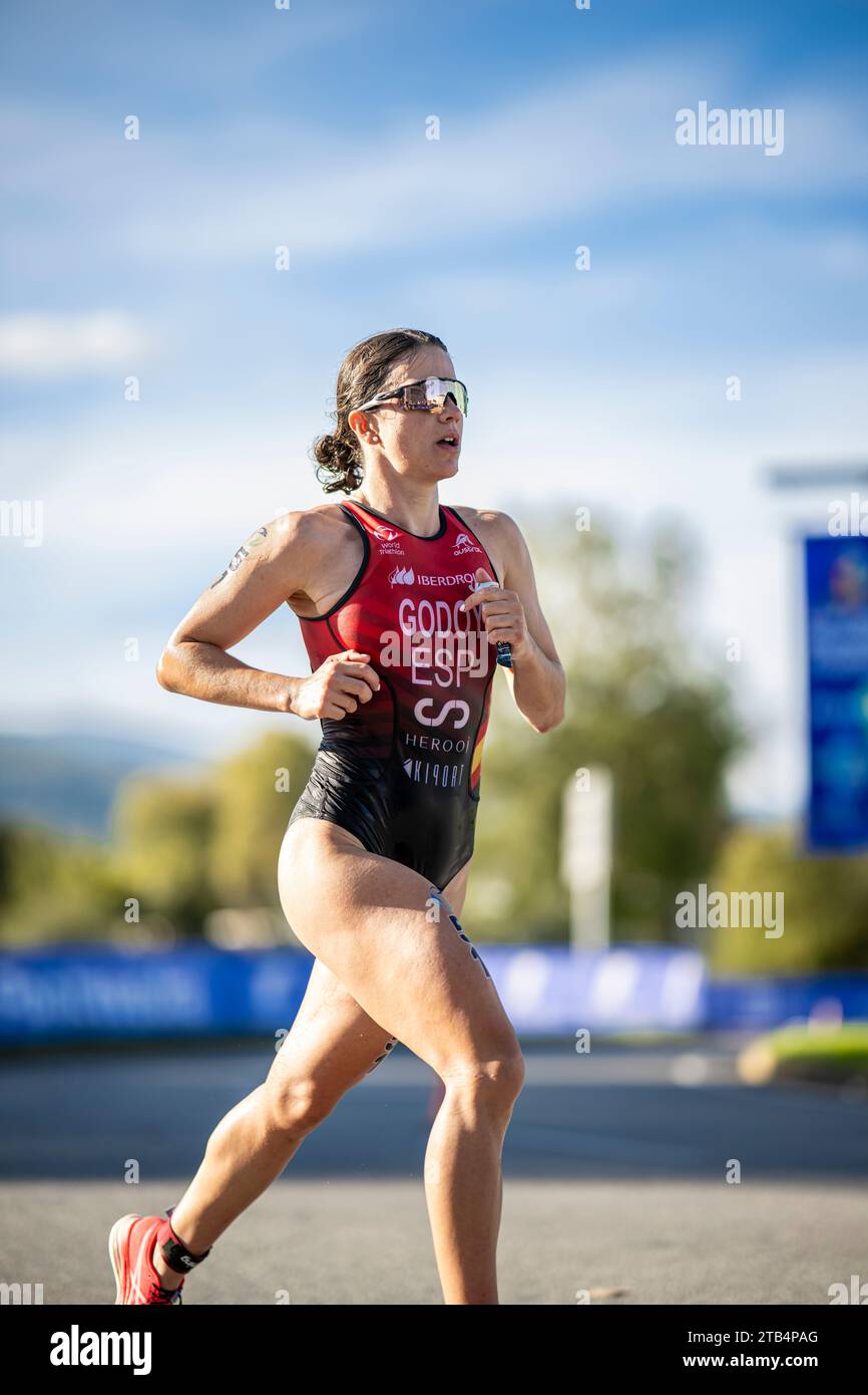 Anna Godoy Contreras running in Pontevedra in the 2023 World Triathlon ...
