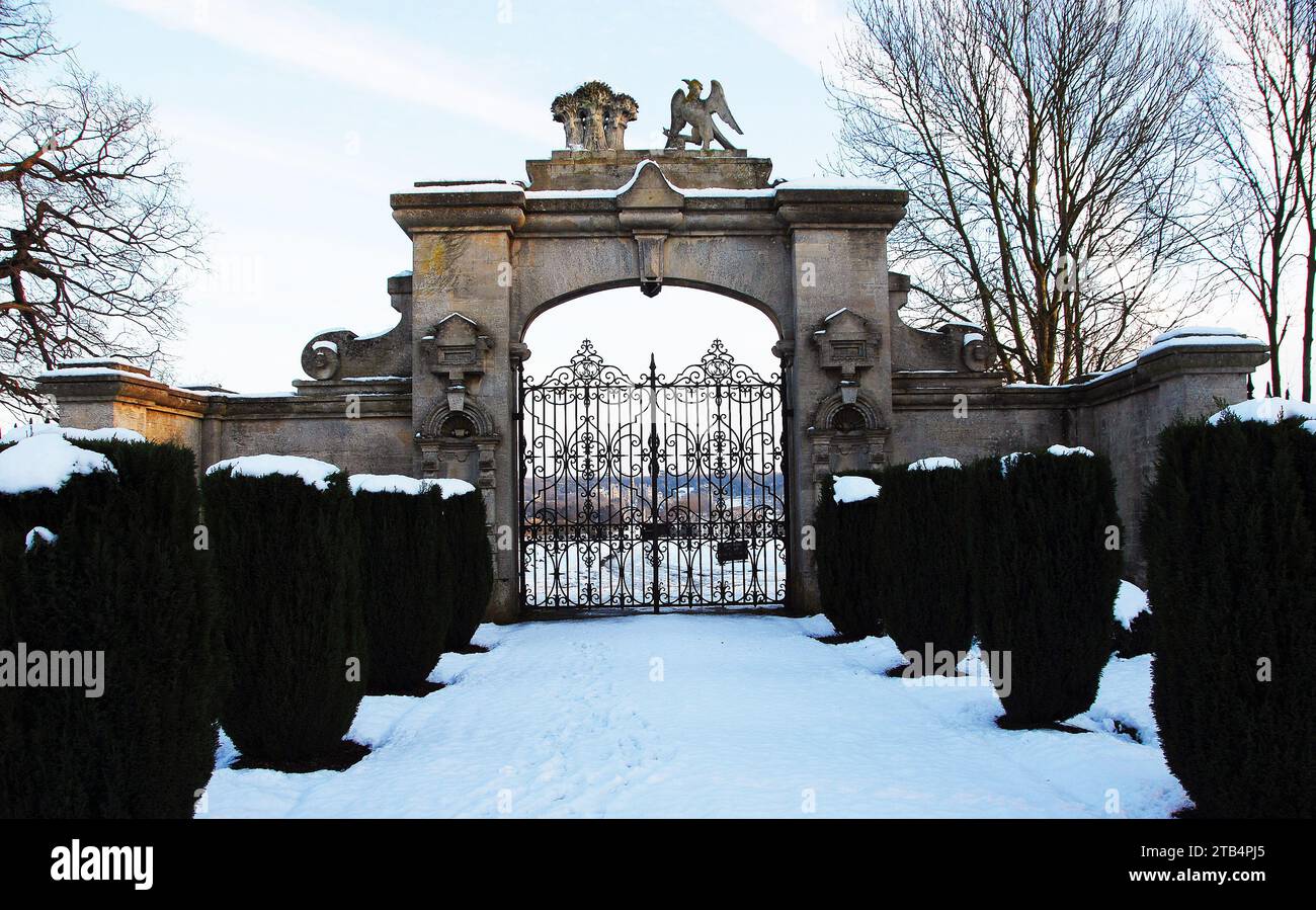 Harlaxton Entrance Gates bearing Gregory Gregory's Coat of Arms - a ...