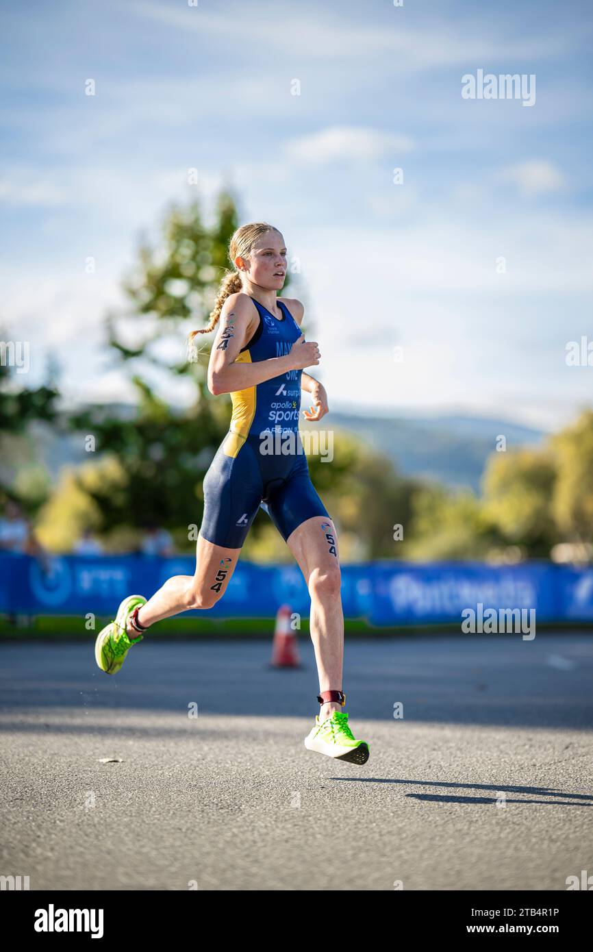 Tilda Månsson running in Pontevedra in the 2023 World Triathlon ...