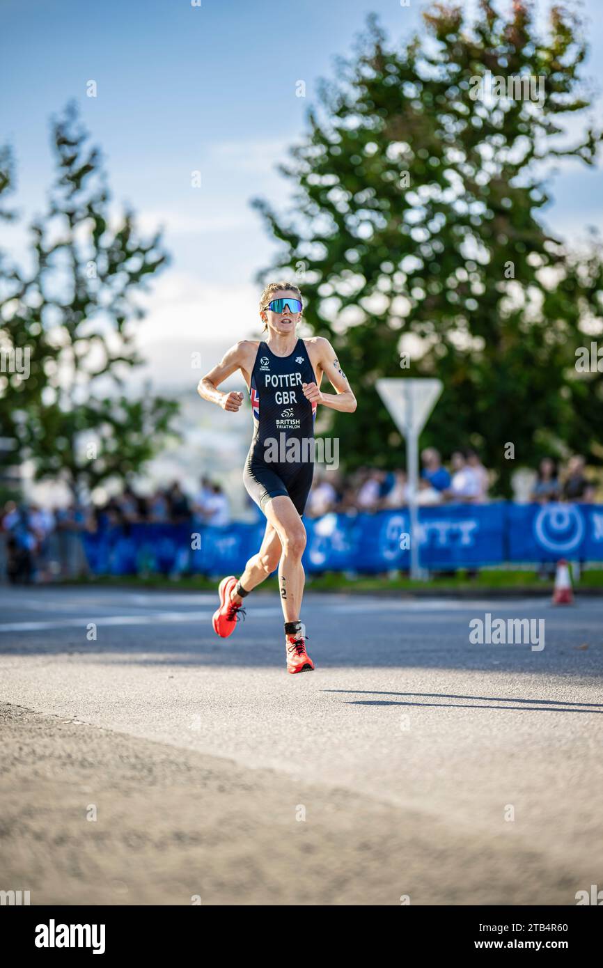 Beth Potter running in Pontevedra in the 2023 World Triathlon ...