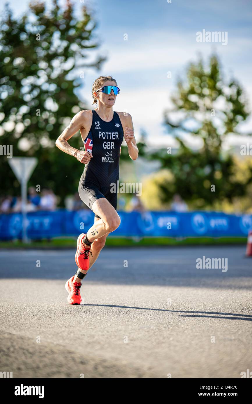 Beth Potter running in Pontevedra in the 2023 World Triathlon ...