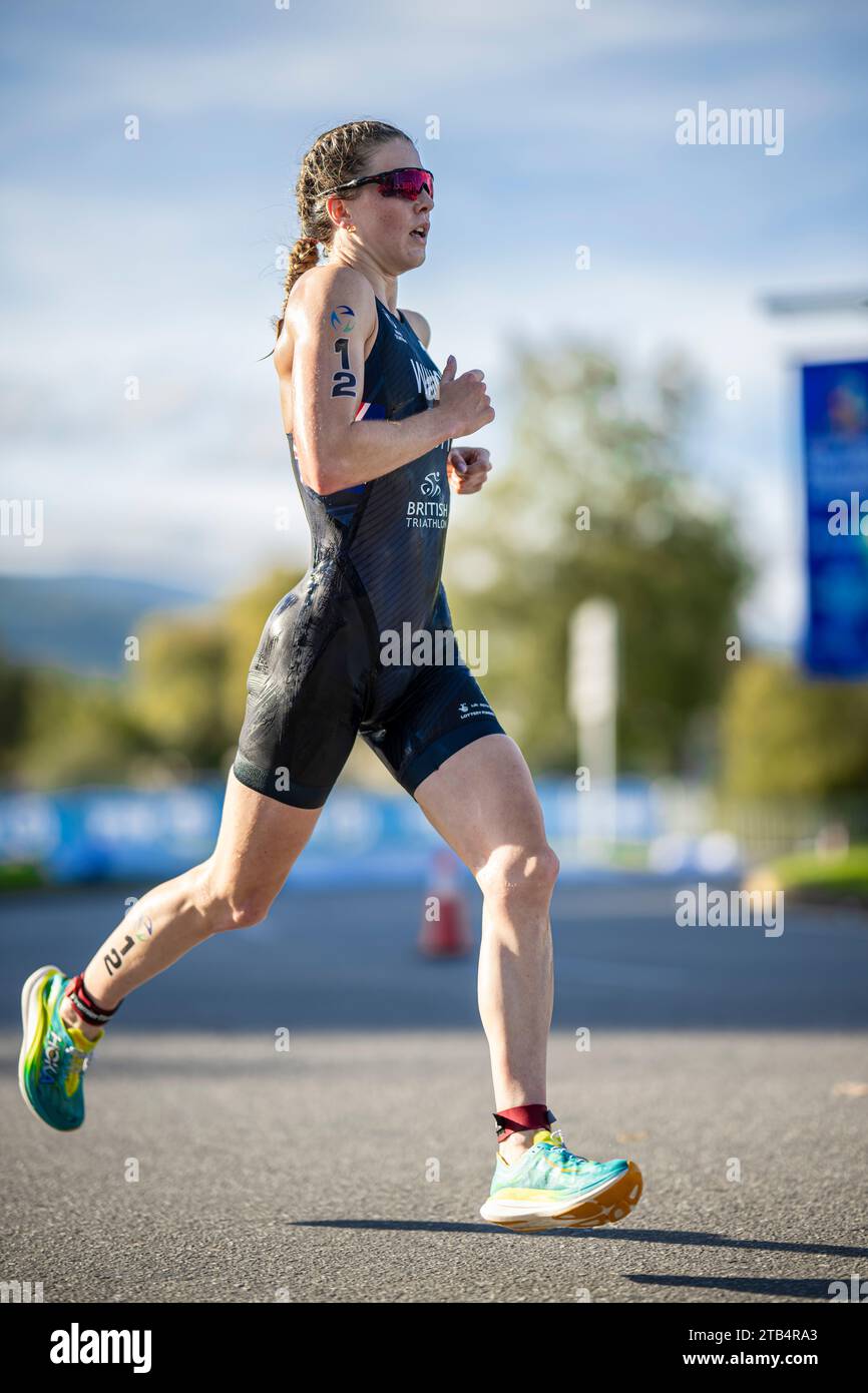 Kate Waugh running in Pontevedra in the 2023 World Triathlon ...