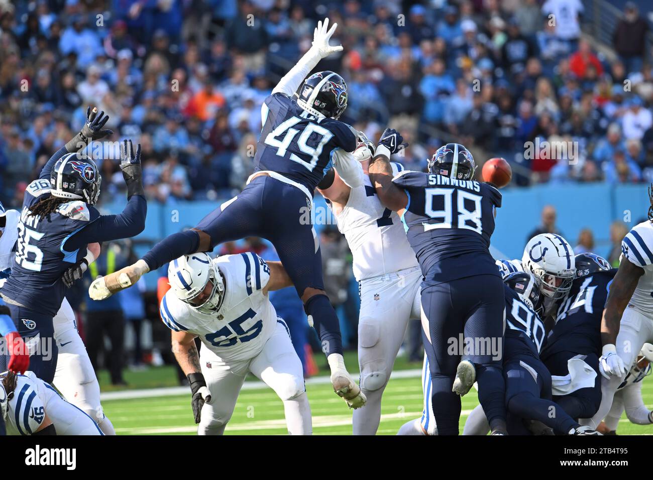 Tennessee Titans linebacker Arden Key (49) and defensive tackle Jeffery ...