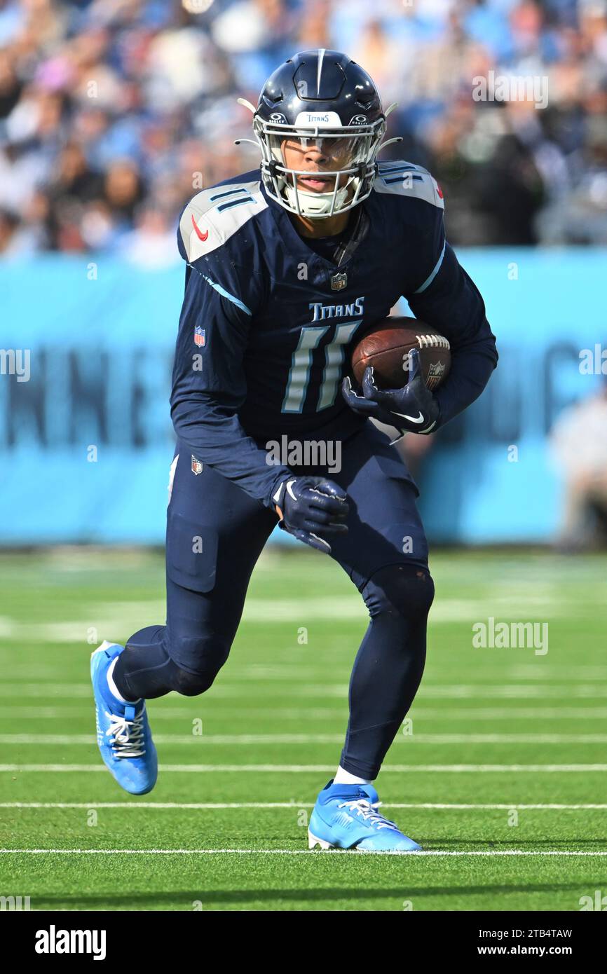 Tennessee Titans wide receiver Chris Moore (11) runs against the ...