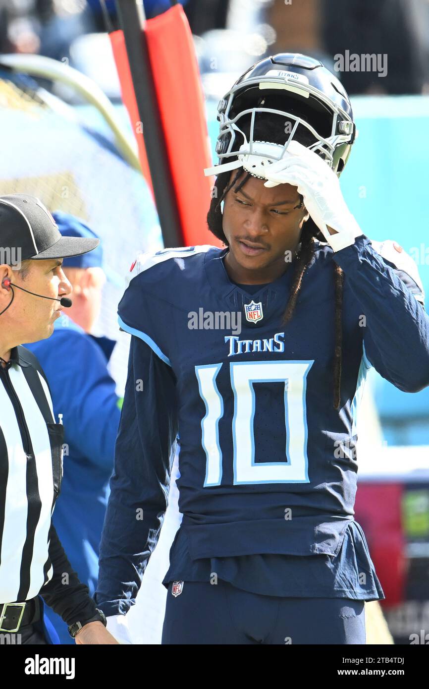 Tennessee Titans wide receiver DeAndre Hopkins (10) before an NFL football game against the ...