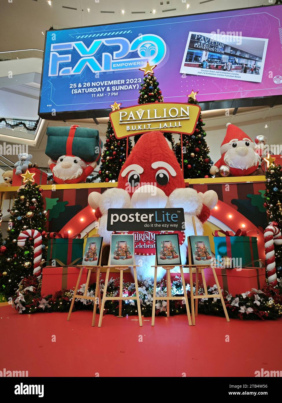 Entrance pavilion mall hi-res stock photography and images - Alamy