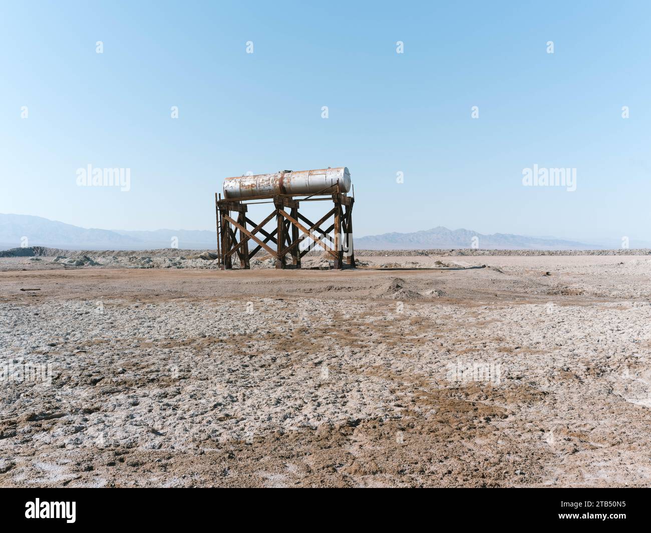 Amboy salt flats hi-res stock photography and images - Alamy