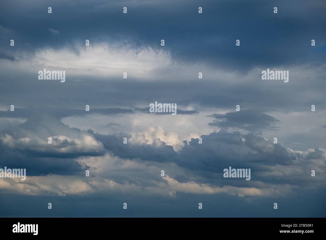 Thunderstorm rain cloudy sky heavy hi-res stock photography and images ...
