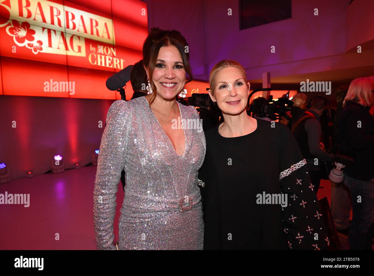 Munich, Germany. 04th Dec, 2023. Presenter Karen Webb and actress Kelly ...