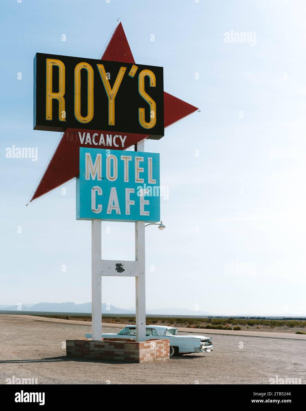 Roy's Motel and Cafe, Amboy, California, Route 66 Stock Photo - Alamy