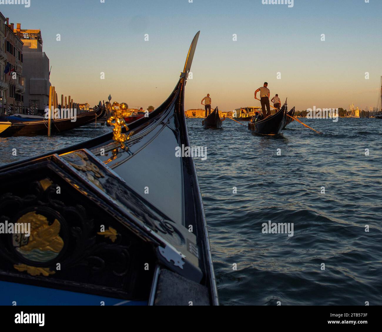 Canal de vida barco de canal hi-res stock photography and images - Alamy