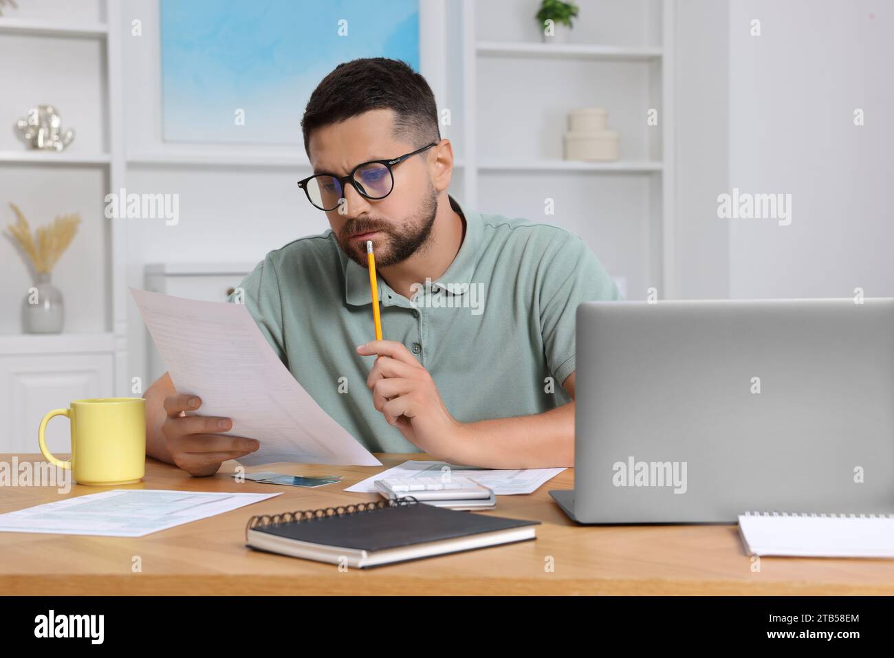 Man doing taxes hi-res stock photography and images - Alamy